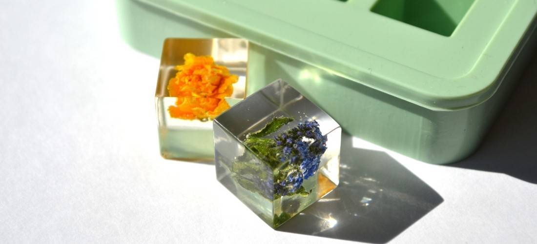 How Do You Suspend Items in Resin? Follow These 5 Easy Steps – Tactile ...